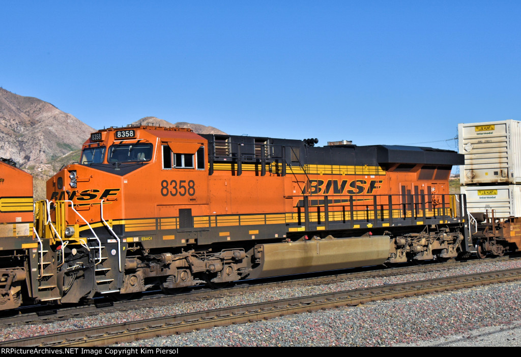 BNSF 8358